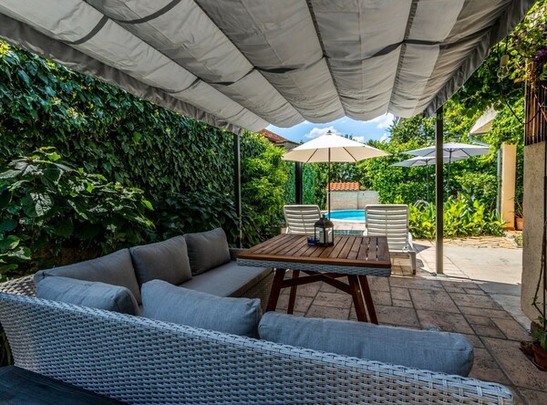 Two-bedroom Holiday Home With Pool - Šibenik