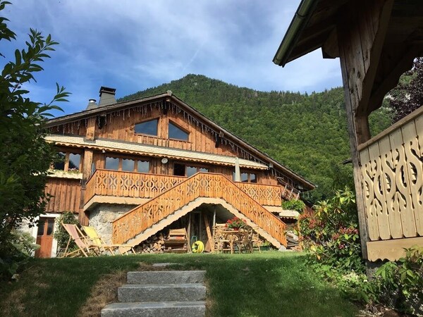 Stay With Your Family On An Authentic Farm In The Abondance Valley - Bernex