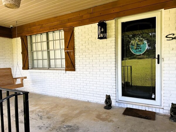 Waterfront Property With Kayaks And Boat Slip! Ideal For Relaxing Or Exploring! - Milton, FL