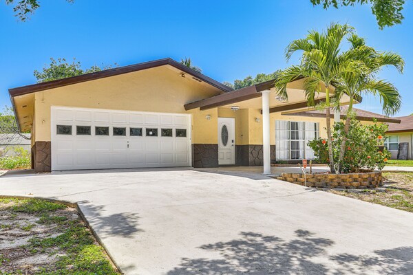 2 Mi To Downtown: Wpb Home W/ Patio & Pool! - West Palm Beach, FL
