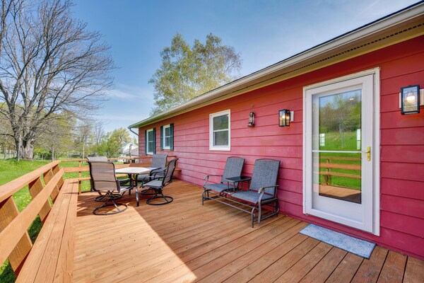 8 Mi To Jay Peak Resort: Scenic Retreat W/ Deck - Jay, VT