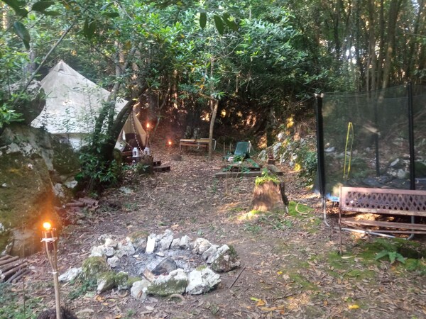 Casa Arbol En Zona Rural Bosque , Encantadora Tienda Tipi Glamping En Centro - Comillas
