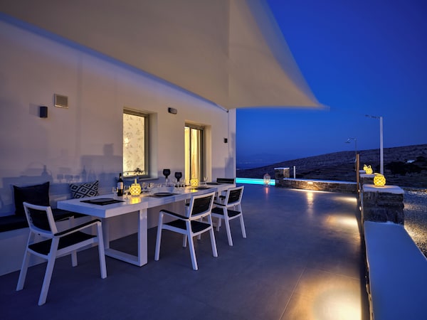 Villa With Private Pool In Paros With Three Bedrooms And Three Bathrooms - Paros