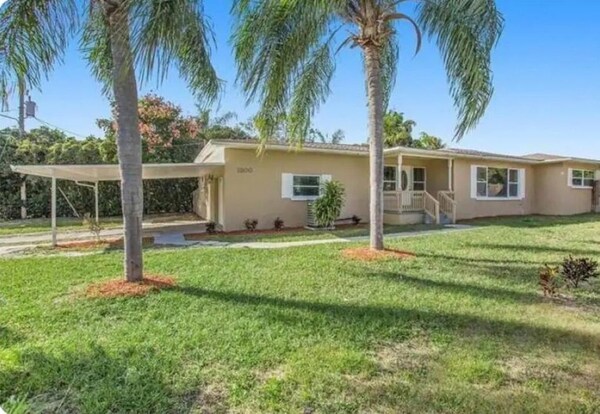 Private Poolside 5br - Dunedin, FL