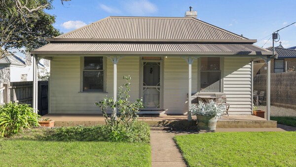 Miller's Cottage - Central Cottage - Port Fairy