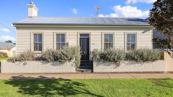 Scarsbrick Cottage - Port Fairy