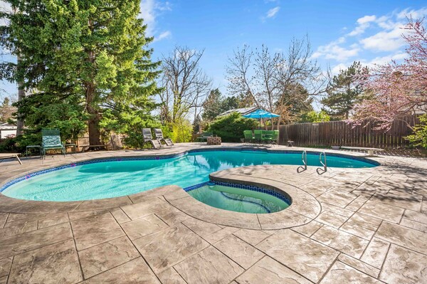 The Good Times Pool House - Wheat Ridge, CO
