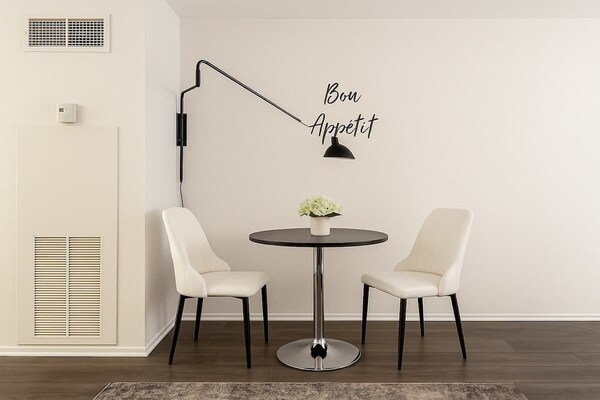 Explore Hyde Park: 2br Apt On Blackstone Ave - Fuller Park - Chicago
