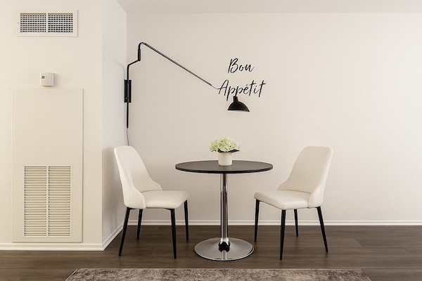 Explore Hyde Park: 2br Apt On Blackstone Ave - Fuller Park - Chicago