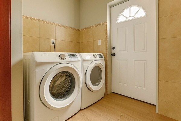 2br Airy Apt W/ Free Parking - Forest Glen - Chicago