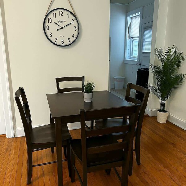 Roomy 3br Apartment Near Beach - Wilmette, IL