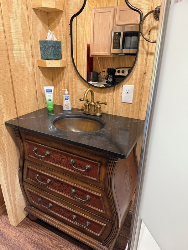Brand New Container Home Experience On Ranch By Lake Ray Roberts! - Denton