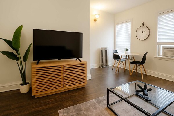 Lively & Fully Furnished 1br Apartment - New City - Chicago