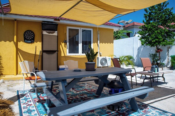 Top Bay Apartments  Entire 5-unit Hilltop Stay Near Beach & Town - Montego Bay