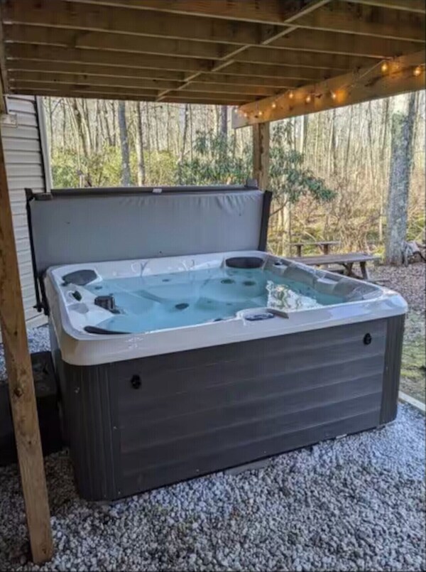 Perfect Summer Getaway - Hot Tub, Pool, Kayaks, A/c In Big Bass Lake Resort! - Pocono Pines, PA