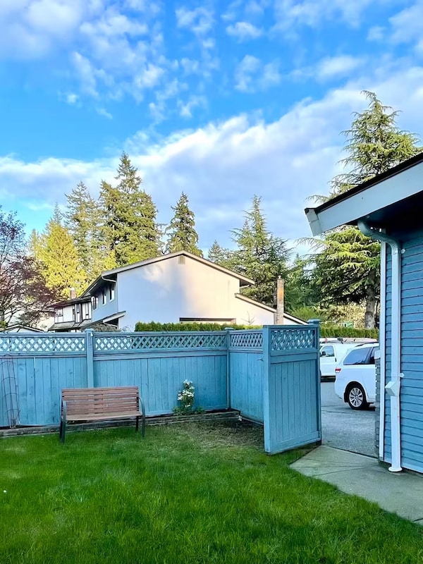Cozy, Renovated Home In Delta's Sunshine Hills, Near Shops, Trails, And Transit! - Delta