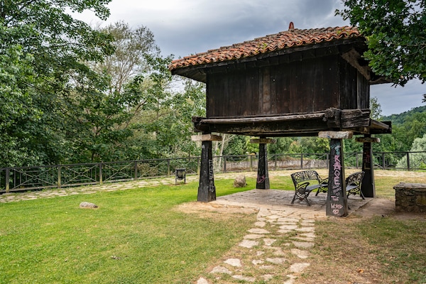 Apartamento 'Increible Cangas Onis' Con Vistas A La Montaña Y Balcón - Cangas de Onís