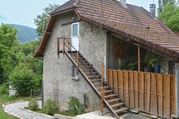 Appartement 'Le Petit Refuge' Avec Vue Sur Les Montagnes, Wi-fi Et Climatisation - Lac d'Aiguebelette