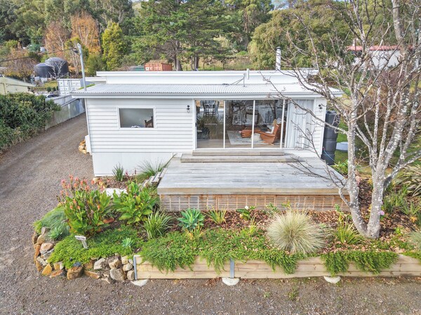 Little Darlin' The Shack - Eaglehawk Neck