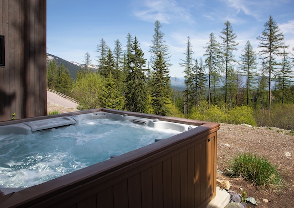 New! Ski-in/ Ski-out Whitefish Resort Home With Hot Tub - Whitefish, MT