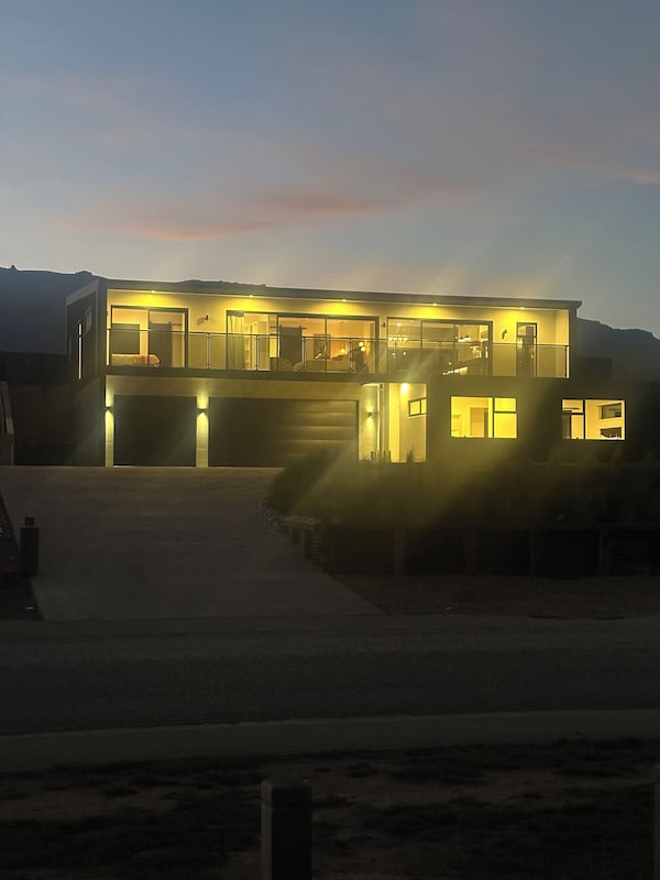 Modern Mt Pisa Retreat | Lake Dunstan, Cromwell - Cromwell