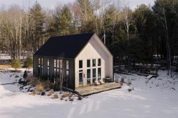 Vinyl Pines-luxe Catskills Escape On 10 Acres - Bethel, NY