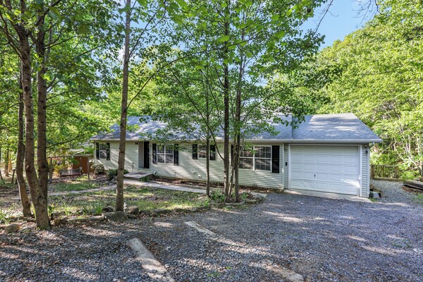 Spacious 5br Family Escape, Hot Tub, Game Room, Sleeps 12, Pets Friendly! - Harrisonburg, VA