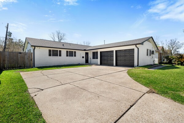 The 3-bedroom Hidden Farmhouse - Pearland, TX
