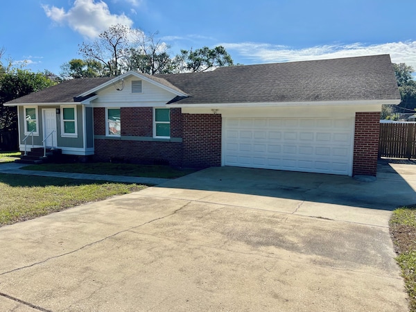 Southside Pool House - Orange Park, FL