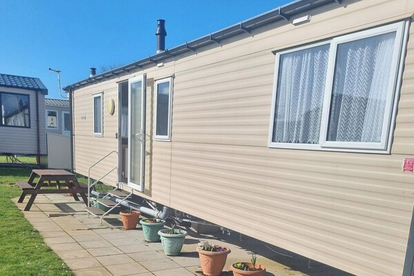 Trecco Bay Porthcawl 2-bed Caravan, Sleeps 6 - Porthcawl