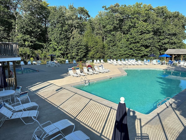 Sea Crescent Cottage - Renovated, Near Beach & Downtown | Pool  Hot Tub  Bikes  Fire-pit - Ogunquit, ME