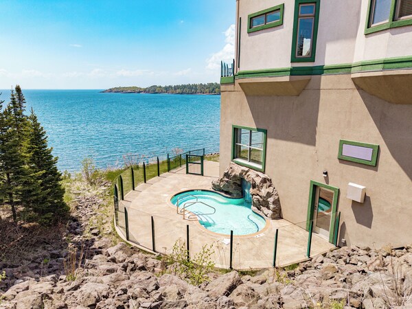 Breathtaking Lake Views | 1br W/king Suite | Pools - Two Harbors, MN