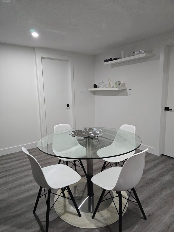 Home Away From Home. 7min Or Less Radius To All Amenities And Downtown Edmonton - Edmonton