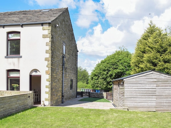 2 Bedroom Accommodation In Shaw, Near Saddleworth - Lancashire