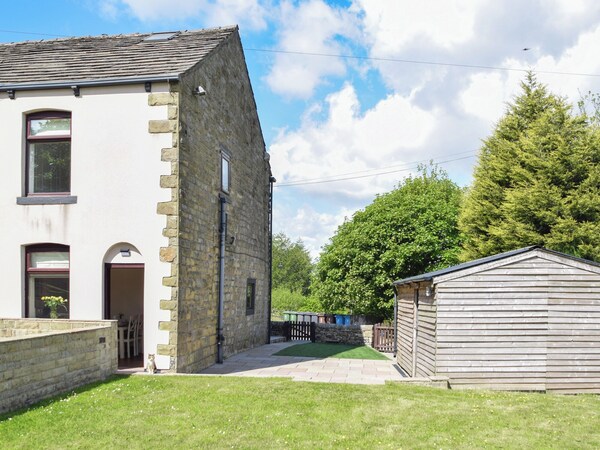 2 Bedroom Accommodation In Shaw, Near Saddleworth - Rochdale