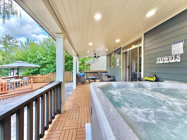 Downtown Sherwood Retreat With Hot Tub & Gameroom - Family & Friends Welcome! - Wilsonville, OR