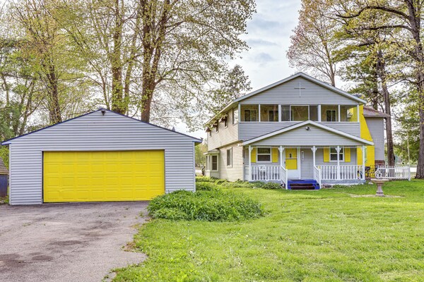 Lakefront Group Getaway W/ Dock In Baldwin! - Baldwin, MI