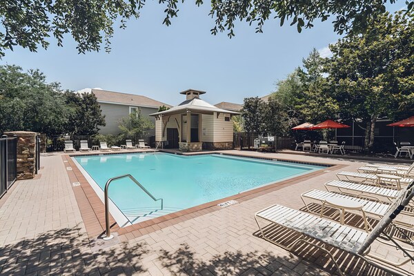 Salty Rose Inn By Avantstay | Inlet Beach Home W/ Porch, Firepit & Pool Access - Alys Beach