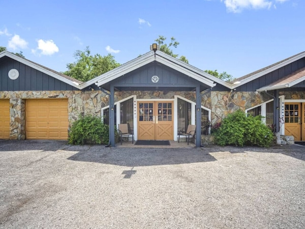 Calm & Spacious Retreat  Family-ready Escape - Plant City, FL