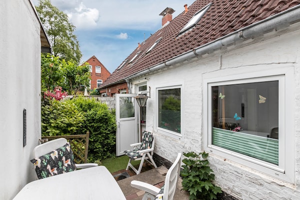 'Altstadt Ferienhaus Mit Terrasse' Mit Privatterrasse Und Wi-fi - Hattstedt