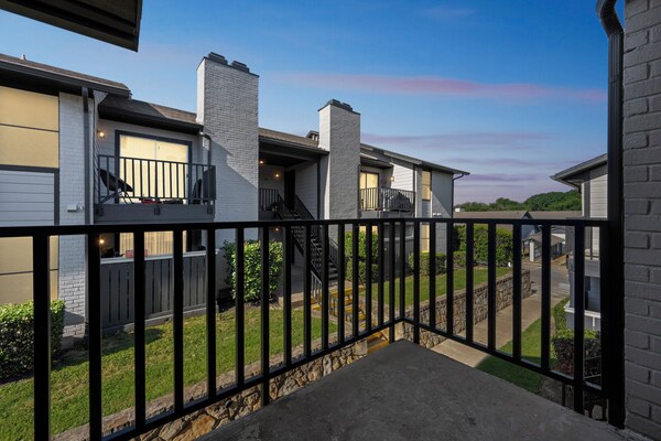 The Chandler 421 I Spacious 1 Bed 1 Bath - Arlington, TX