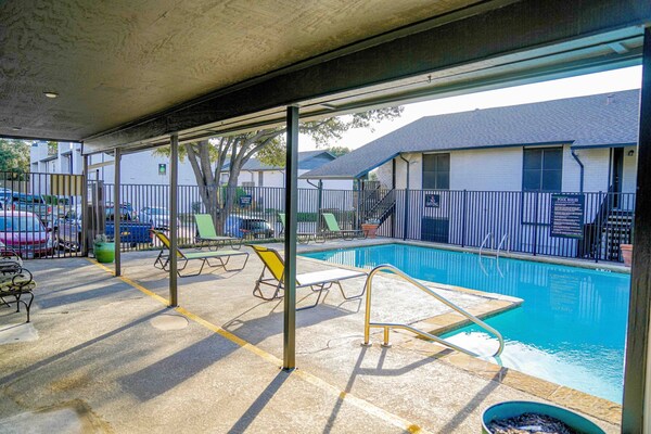 The Chandler 426 I Spacious 1 Bed 1 Bath - Arlington, TX
