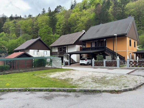 Charming Renovated 2 Bedroom House Sleeps 5 - Bovec
