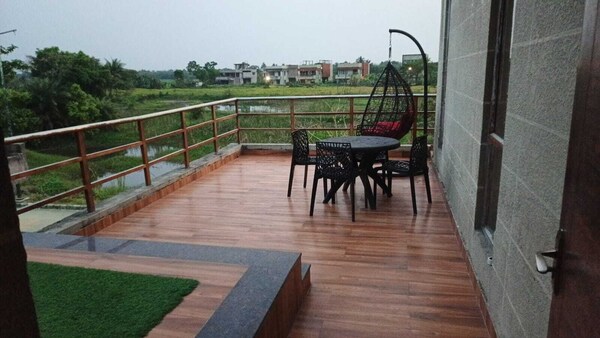 Aqua Golf Villa - Kolkata