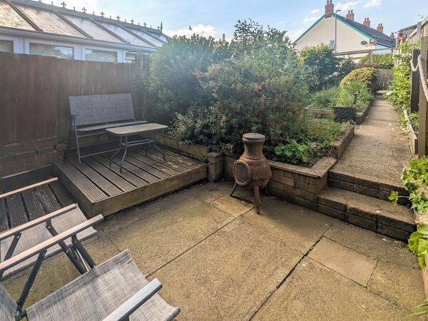 2 Bedroom Accommodation In Abergavenny - Abergavenny