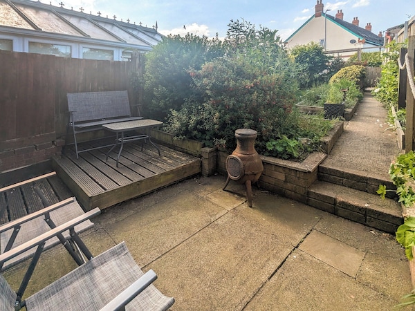 2 Bedroom Accommodation In Abergavenny - Abergavenny
