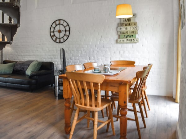 3 Bedroom Accommodation In Bude - Widemouth Bay