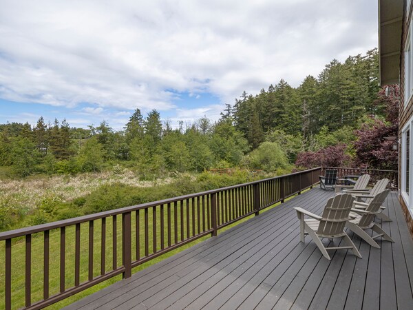 Island Escape With Luxe Comfort And Privacy -Margo House - Friday Harbor, WA