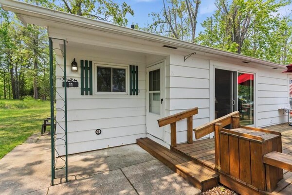 Cozy Loon Cottage: 2  Br, 1  Ba Duplex In Alanson, Sleeps 5 - Indian River, MI