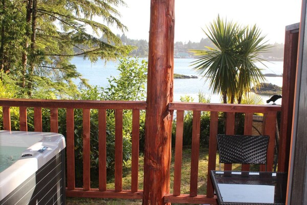 Romantic Cove - Ocean Room, Deck & Hot-tub - Ucluelet